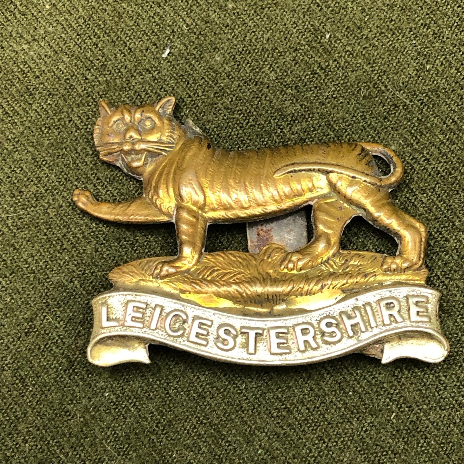 Original WW1 British Army Cap Badge - Leicestershire Regiment