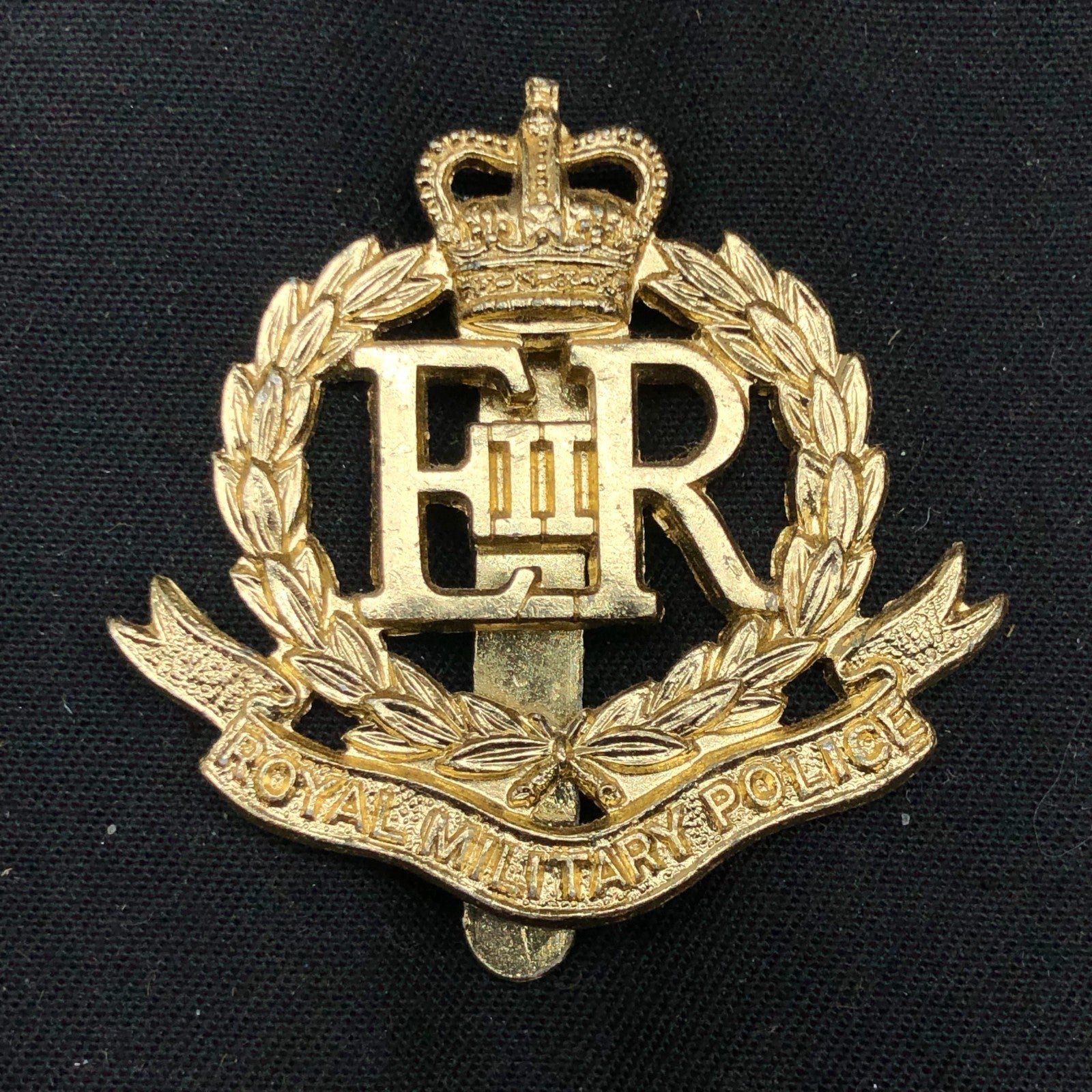 Genuine British Army Cap Badge - Queen's Crown EIIR - Royal Military ...