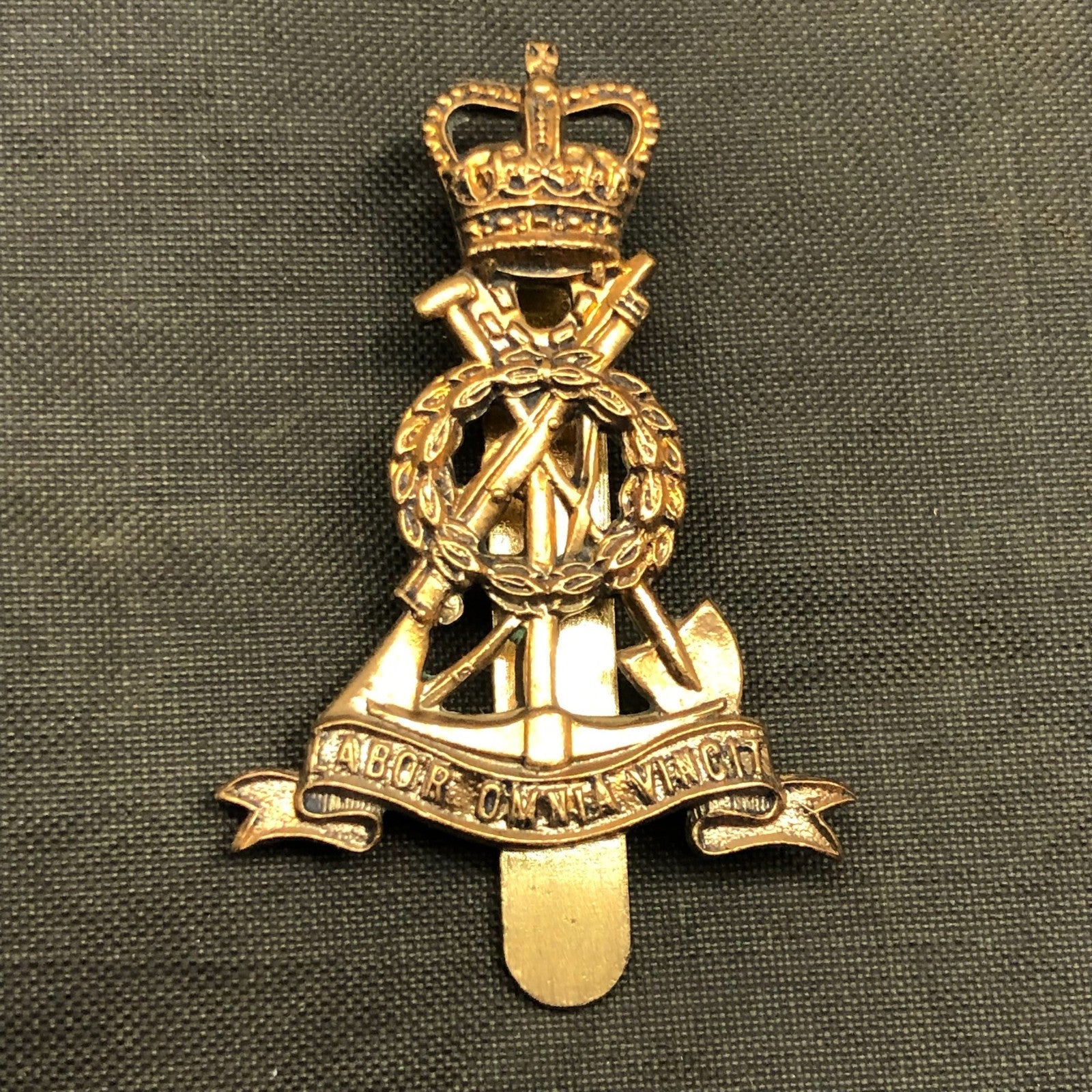 Original British Army Cap/Beret Badge - Labour Corps