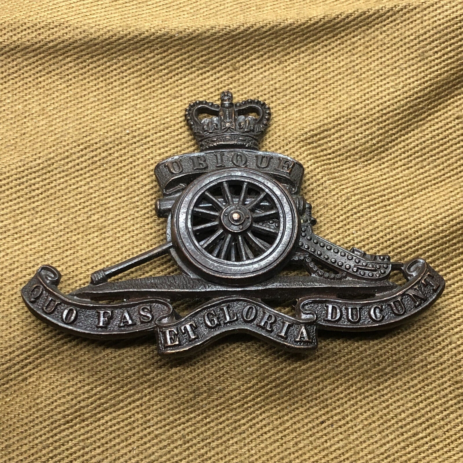 Genuine British Army Cap Badge - Officers Queen's Crown Royal Artillery ...