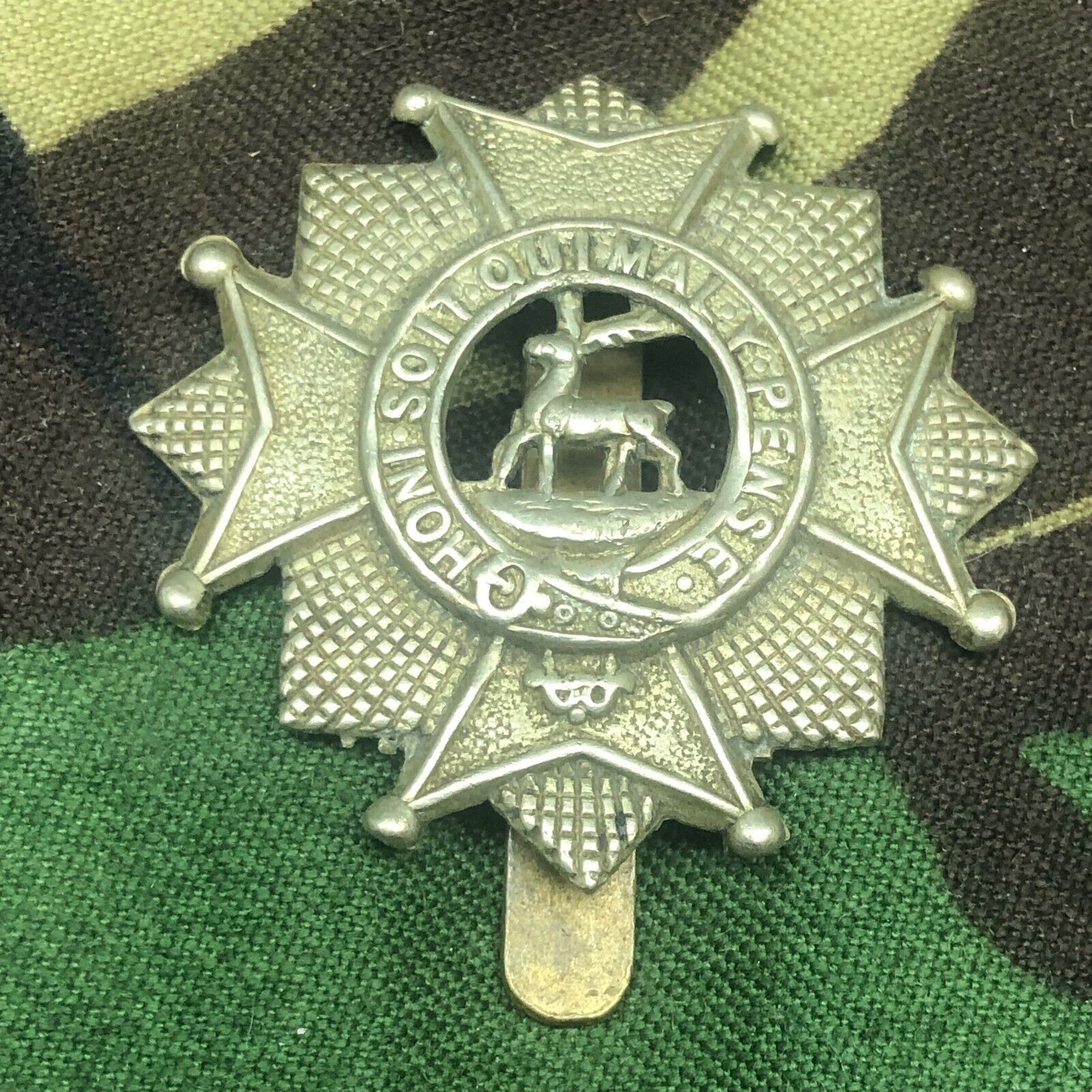 Original WW2 British Army Cap Badge - Bedfordshire & Hertfordshire Reg