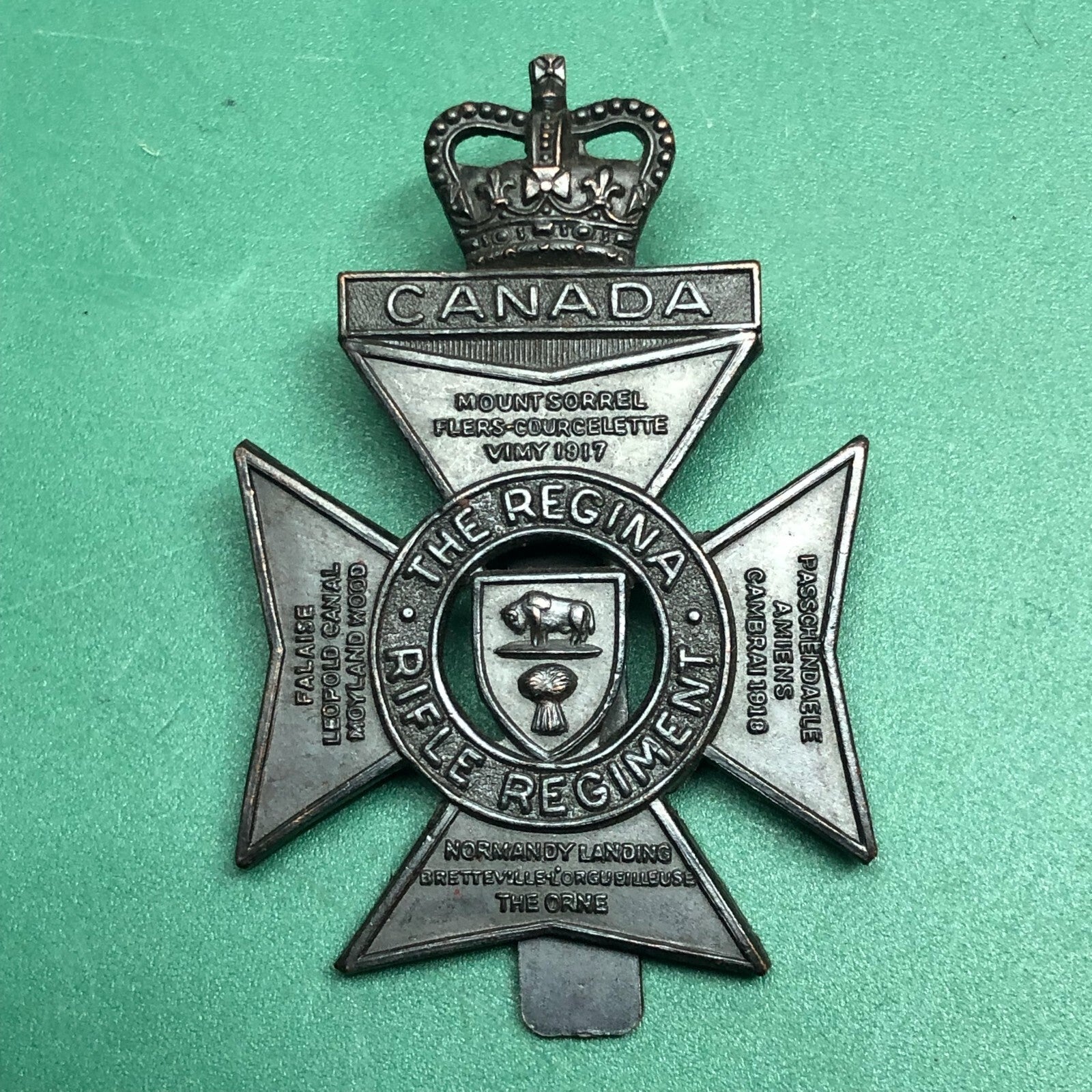 Original Canadian Army Cap Badge - Canadian Regina Rifles | For Sale ...