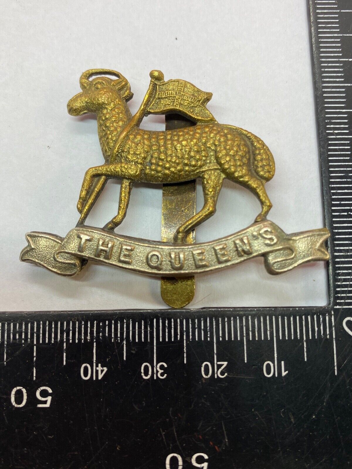 Original WW1 / WW2 British Army The Queen's Regiment Cap Badge – The ...