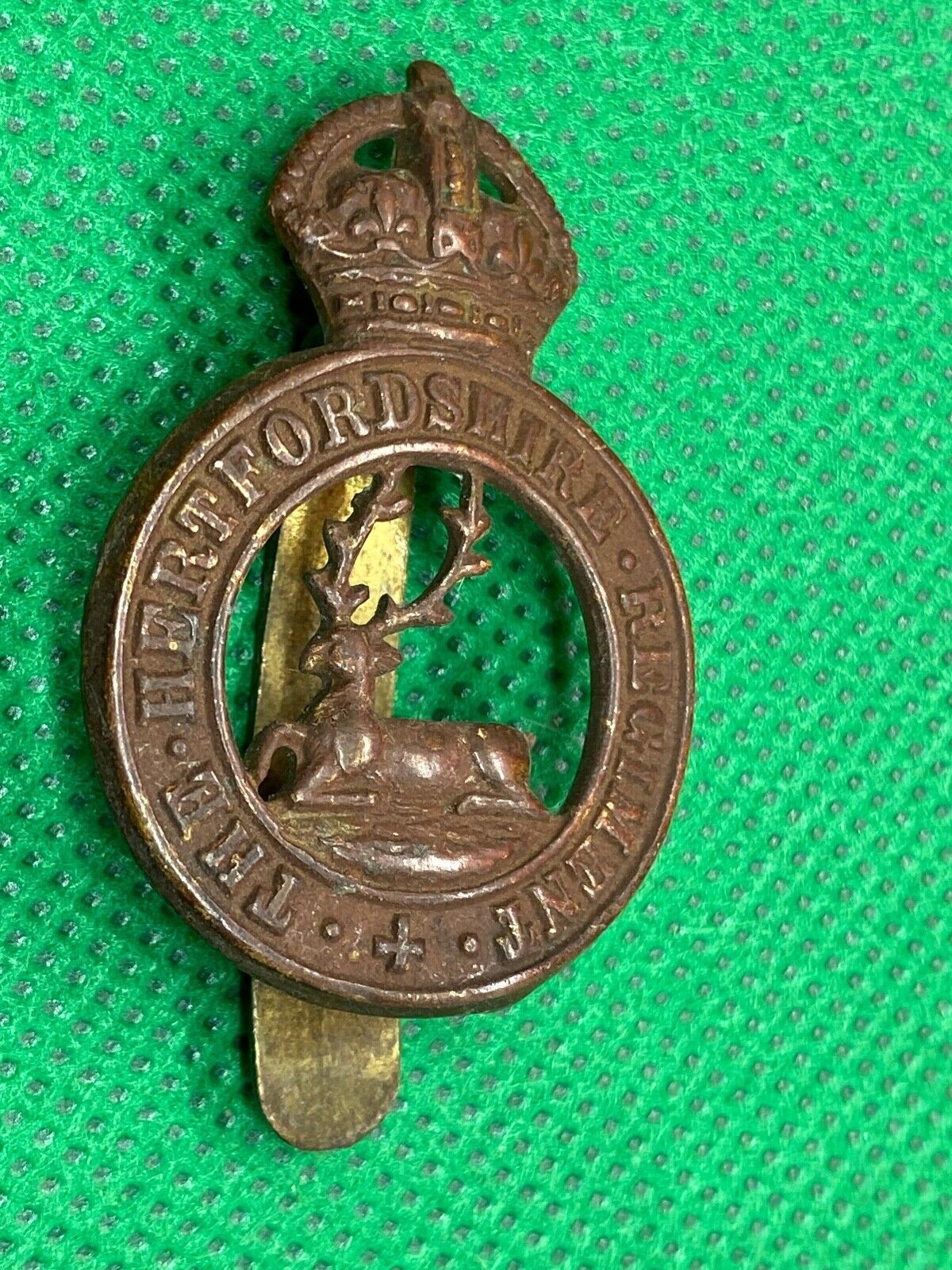 Original British Army WW1 / WW2 The Hertfordshire Regiment Cap Badge ... Original British Army WW1 / WW2 The Hertfordshire Regiment Cap Badge ...