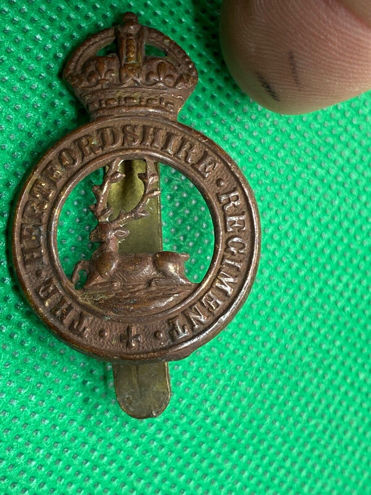 Original British Army WW1 / WW2 The Hertfordshire Regiment Cap Badge ... Original British Army WW1 / WW2 The Hertfordshire Regiment Cap Badge ...