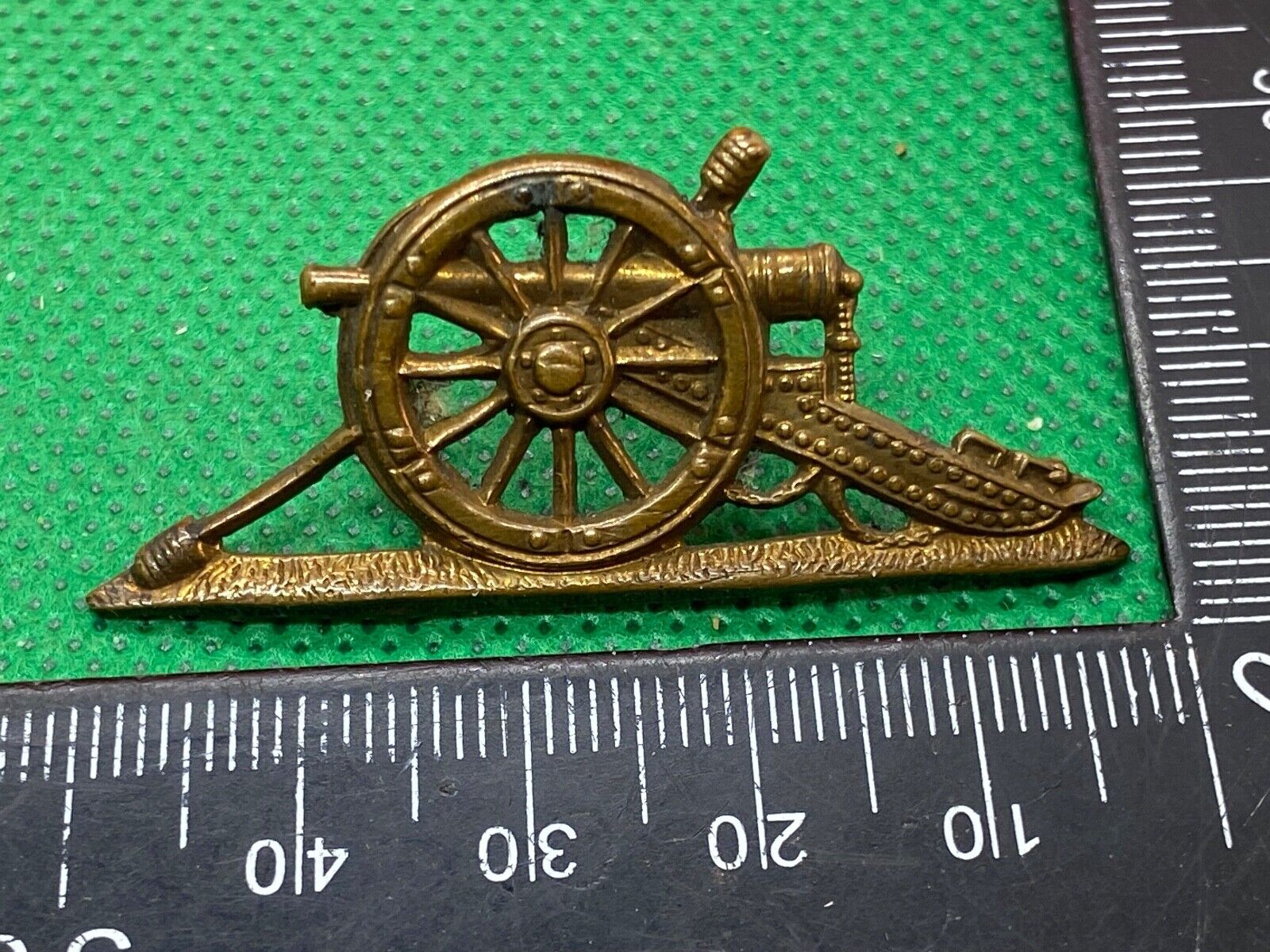 Original WW1 / WW2 British Army Royal Artillery Collar / Beret Badge ...